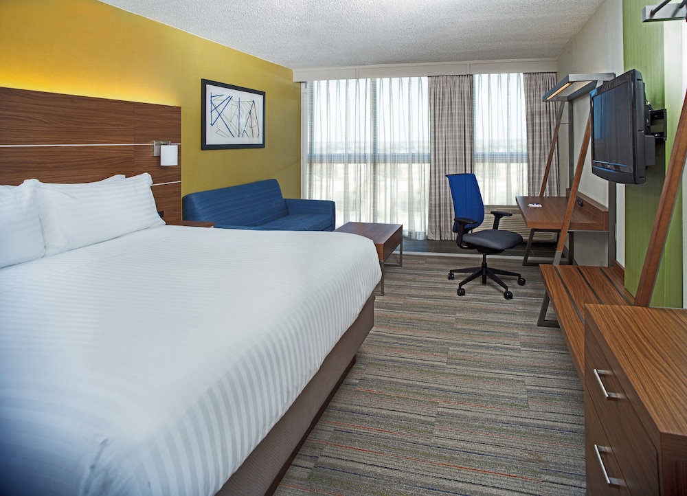 Holiday Inn Express Nags Head Oceanfront Hotel