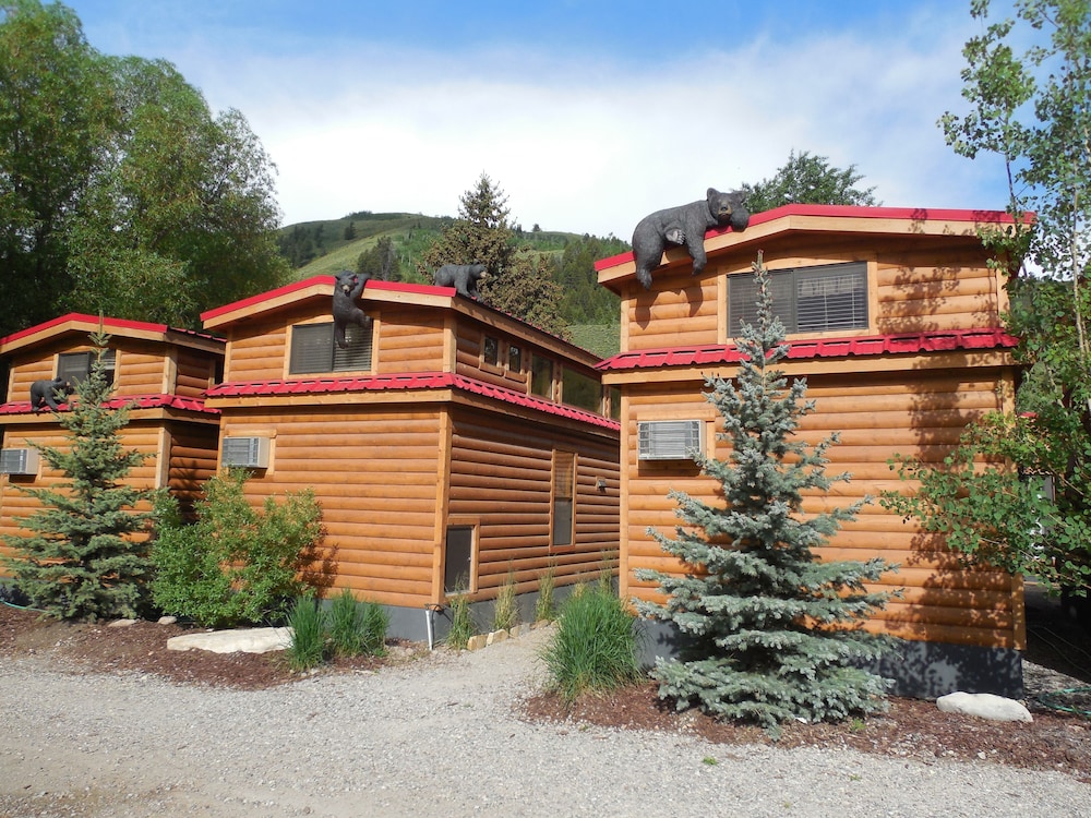 Snake River Park Cabin & RV Village