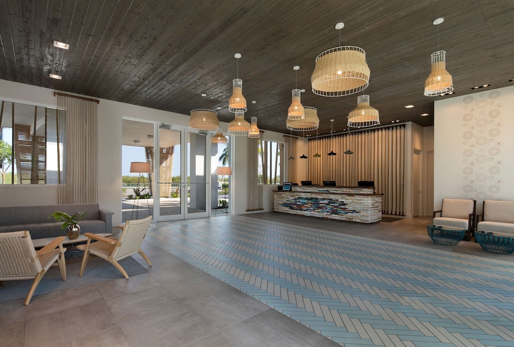 Postcard Inn Beach Resort & Marina