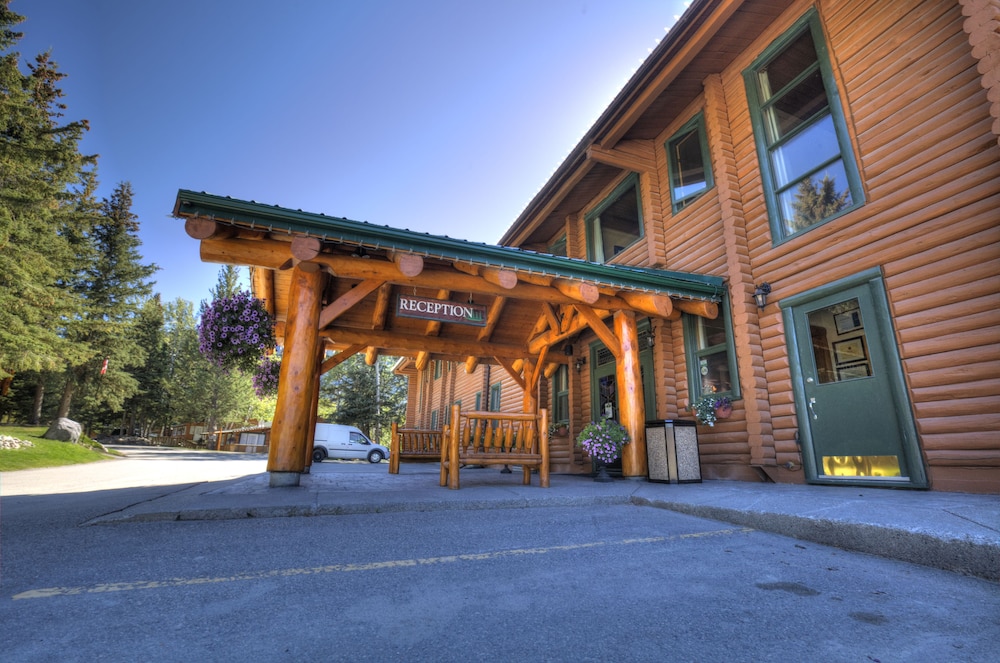 Overlander Mountain Lodge